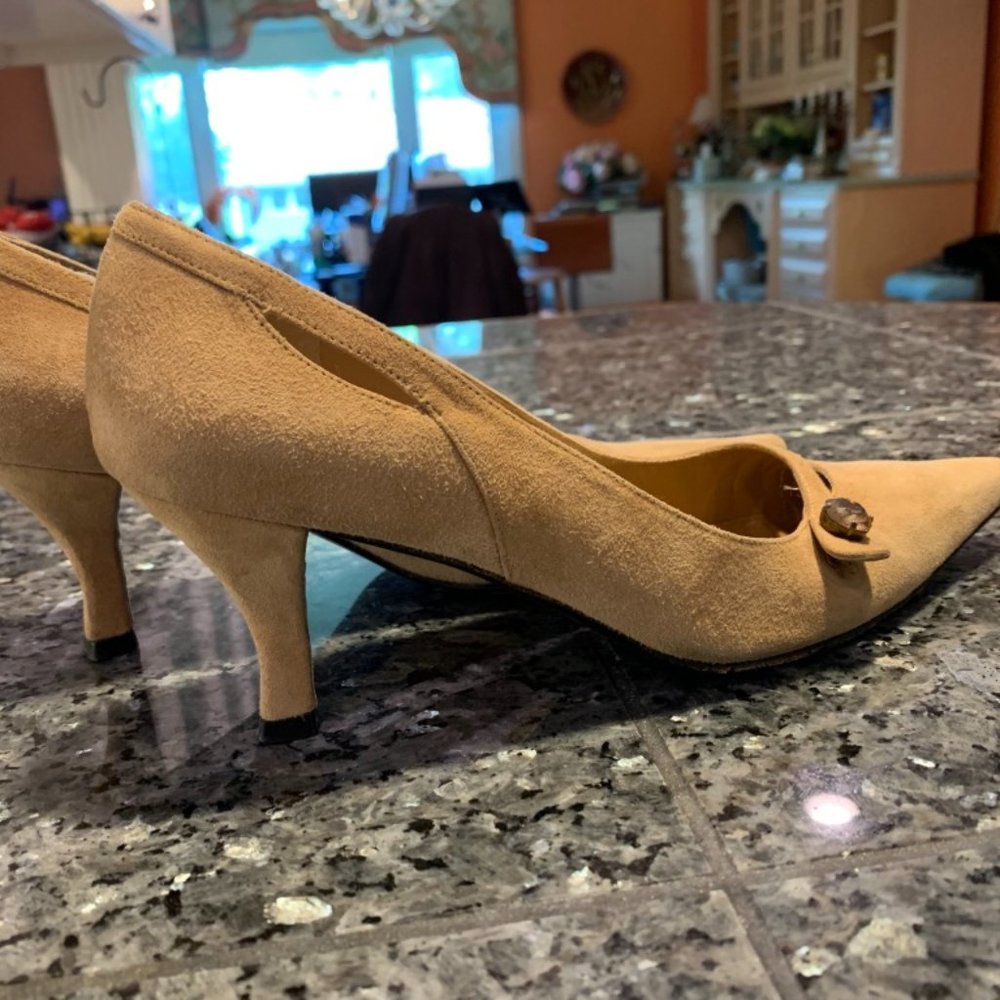 Tan Suede Kitten Heels Gem Cutout Stuart Weitzman - Gem